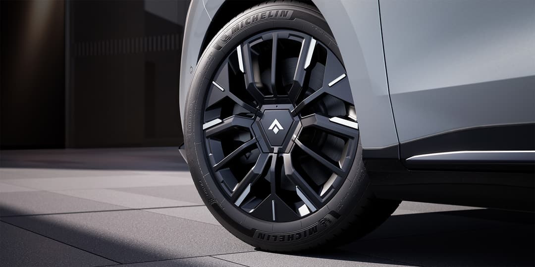 Discover the all new Aion HYPTEC HT EV Car in Singapore